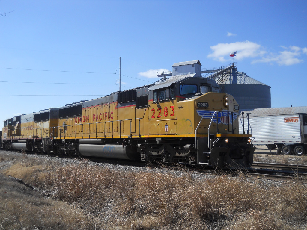 UP 2283 UP 2366 7Feb2011 Doing yard-work NB approaching E Walnut St